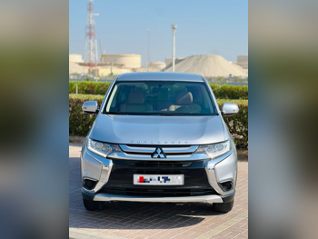 Mitsubishi Outlander Silver 2017 For Sale in Bahrain