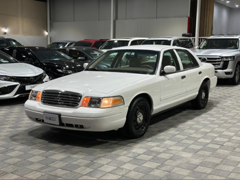 Ford Crown Victoria White 2010 For Sale in Bahrain